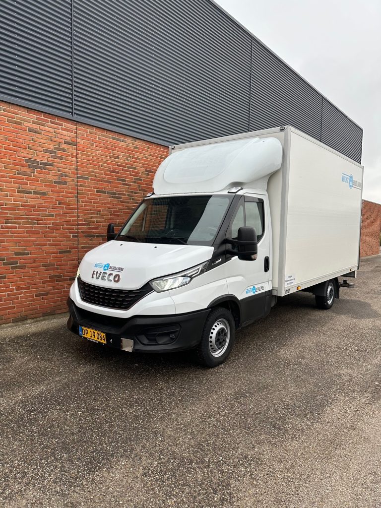 Iveco Daily Flytte bil med lift 3 - midtjyskbiludlejning.dk